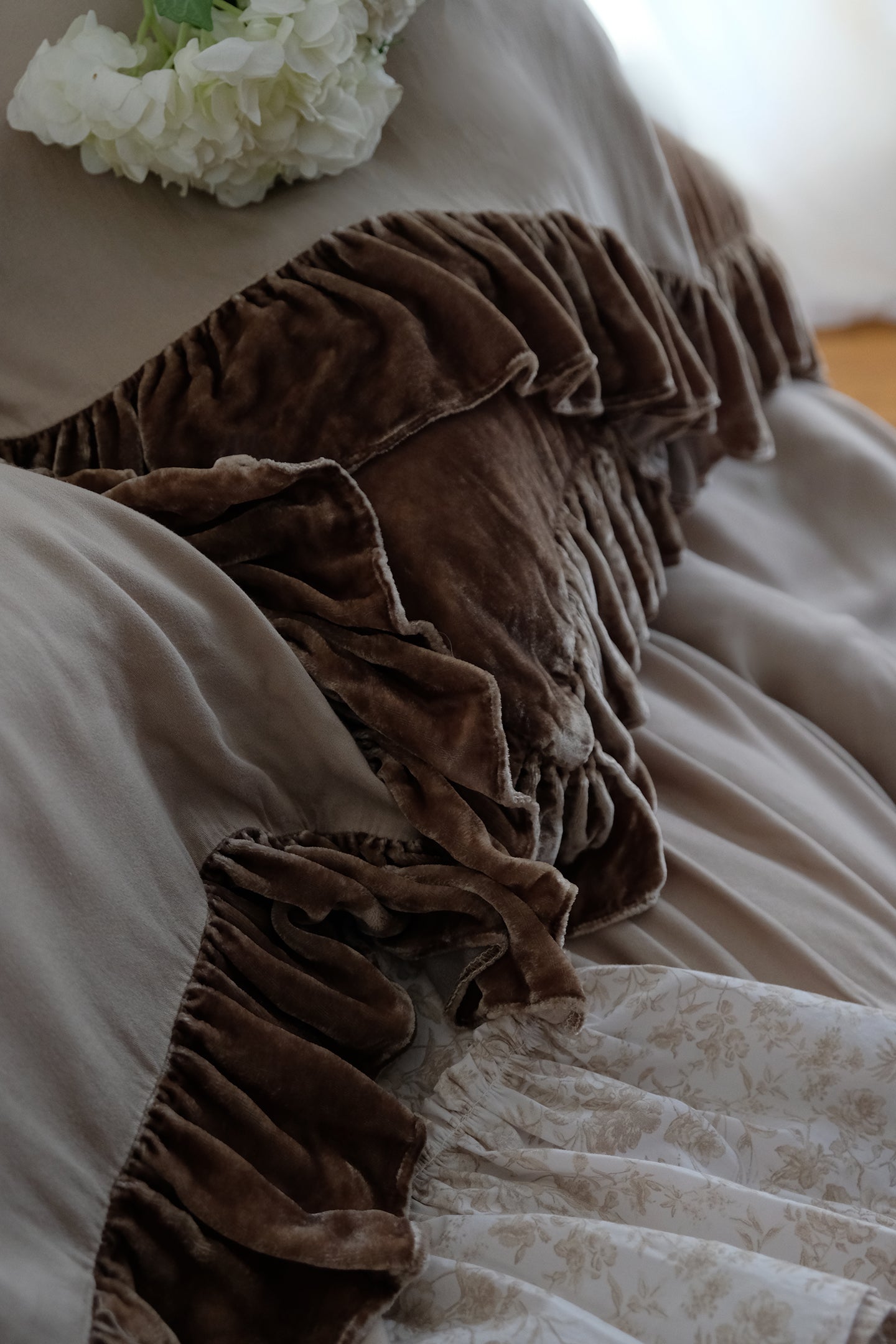 Charlotte Silk Velvet Ruffle Bedding – Linen Salvage Et Cie
